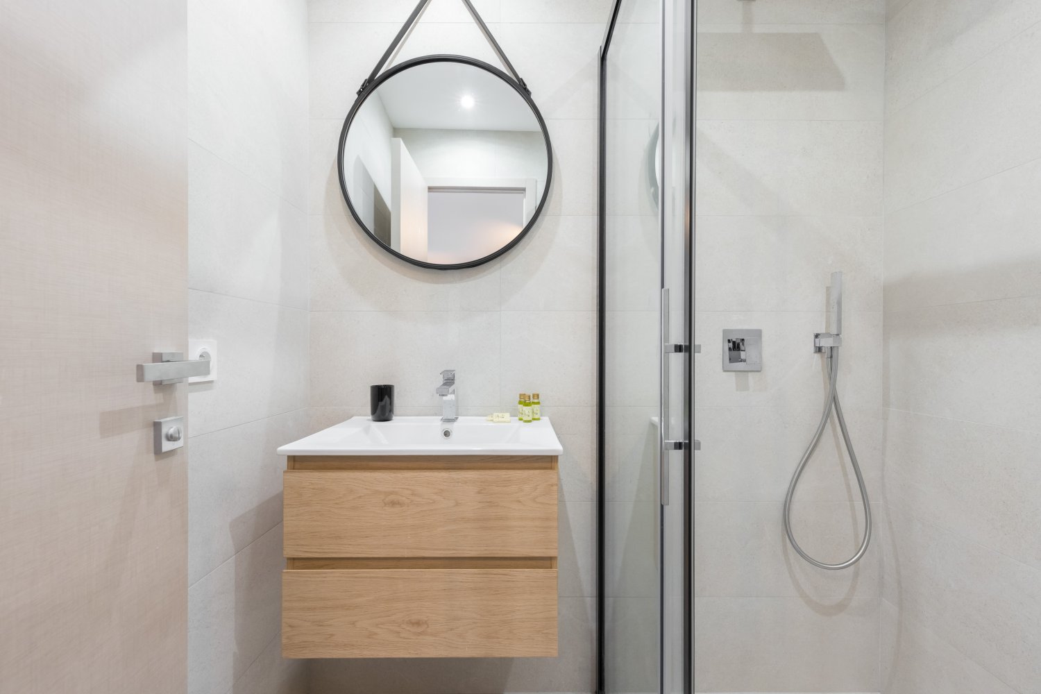 BAVASTRO - The Port - refurbished 2 piece ; apartment for rent in Nice ...